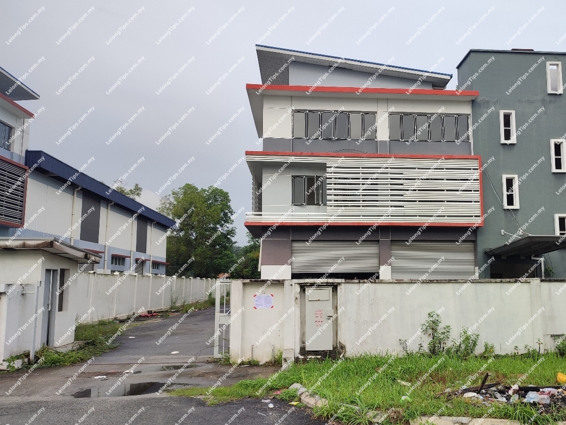Freehold 3 Storey Semi Detached Factory [8 min to Rawang ETS Station]