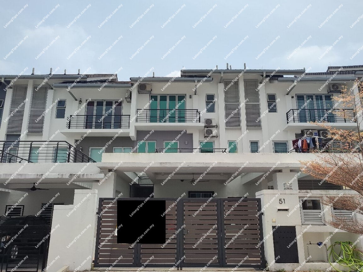 Freehold 3 Storey Link House