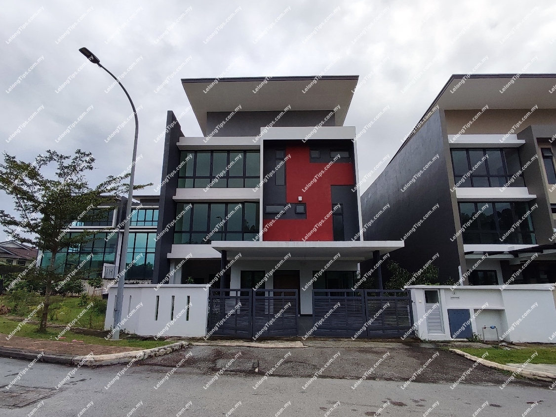 3 Storey Zero Lot Detached House, End Lot [4 min to UiTM Puncak Perdana Campus; 9 min to ...
