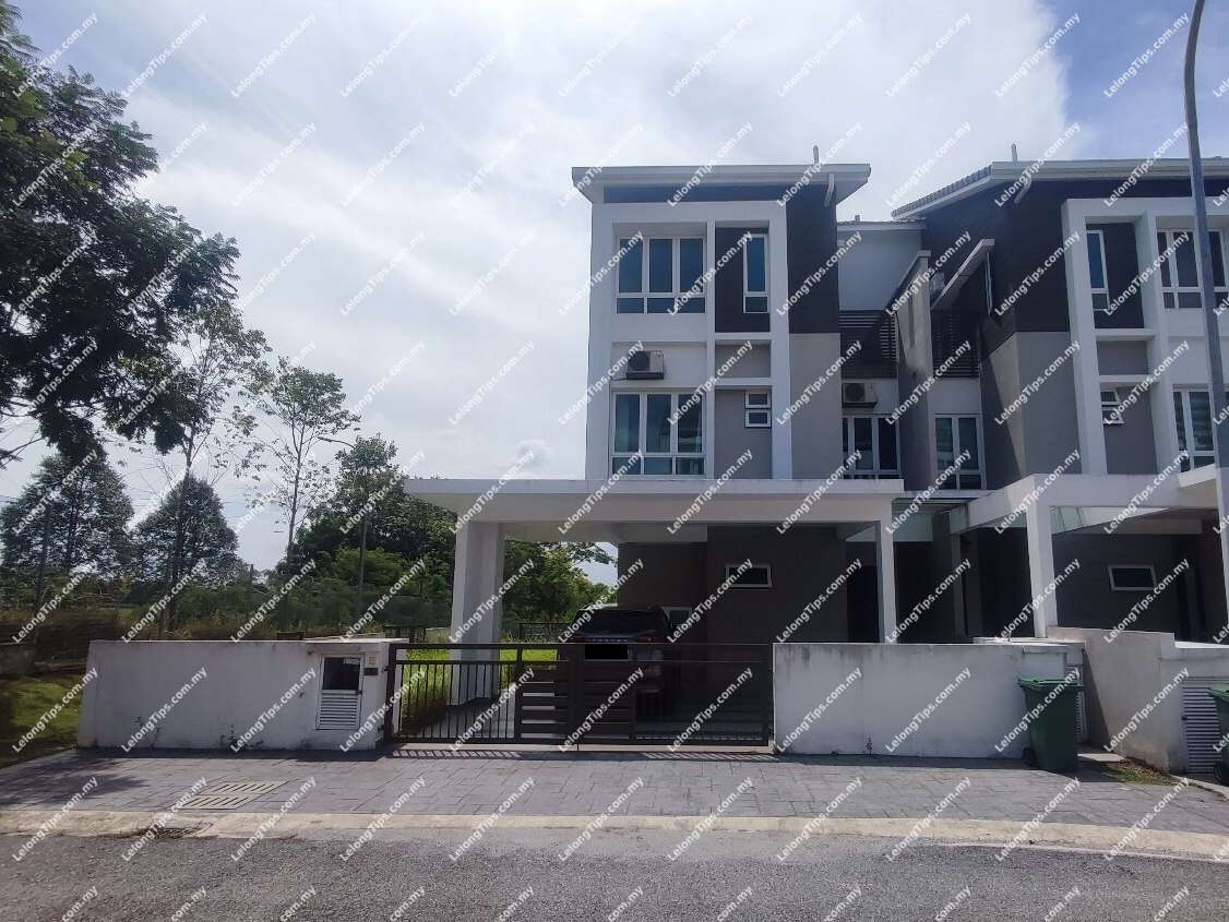 Stratified 3 Storey Terrace House