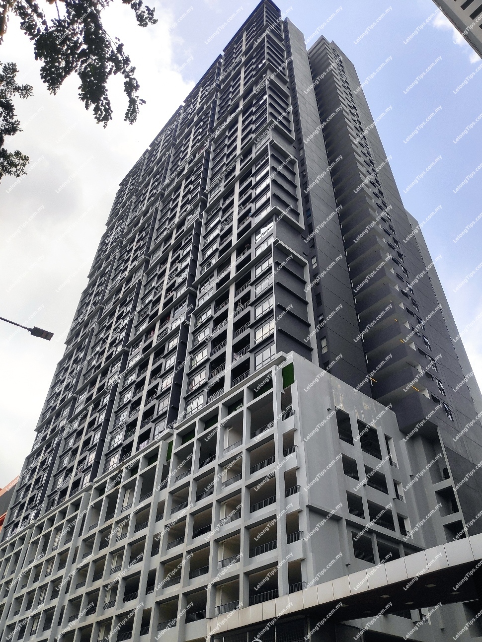 The Holmes 2 Apartment