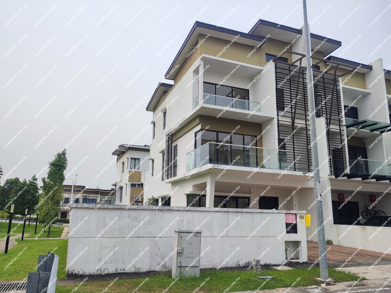3 Storey Terrace House