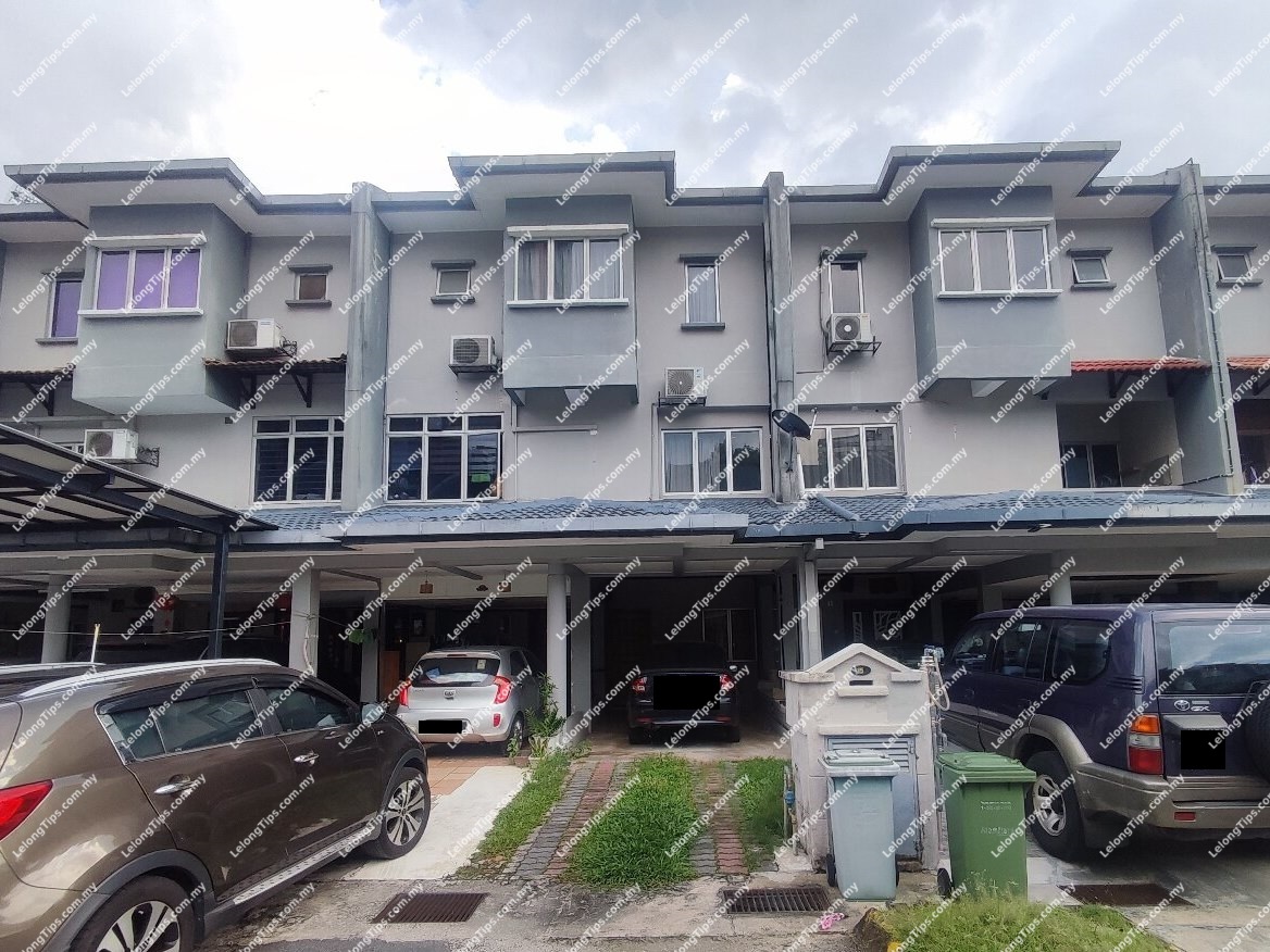 Freehold Town House [5 min walk to Muhibbah LRT Station; 6 min to ...