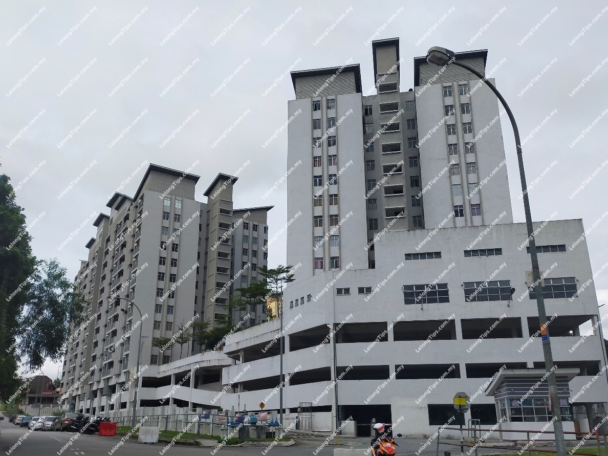 Auction [ROI up to 6%] 3 Bedroom Scott Towers @ Larkin JB Apartment [5 ...