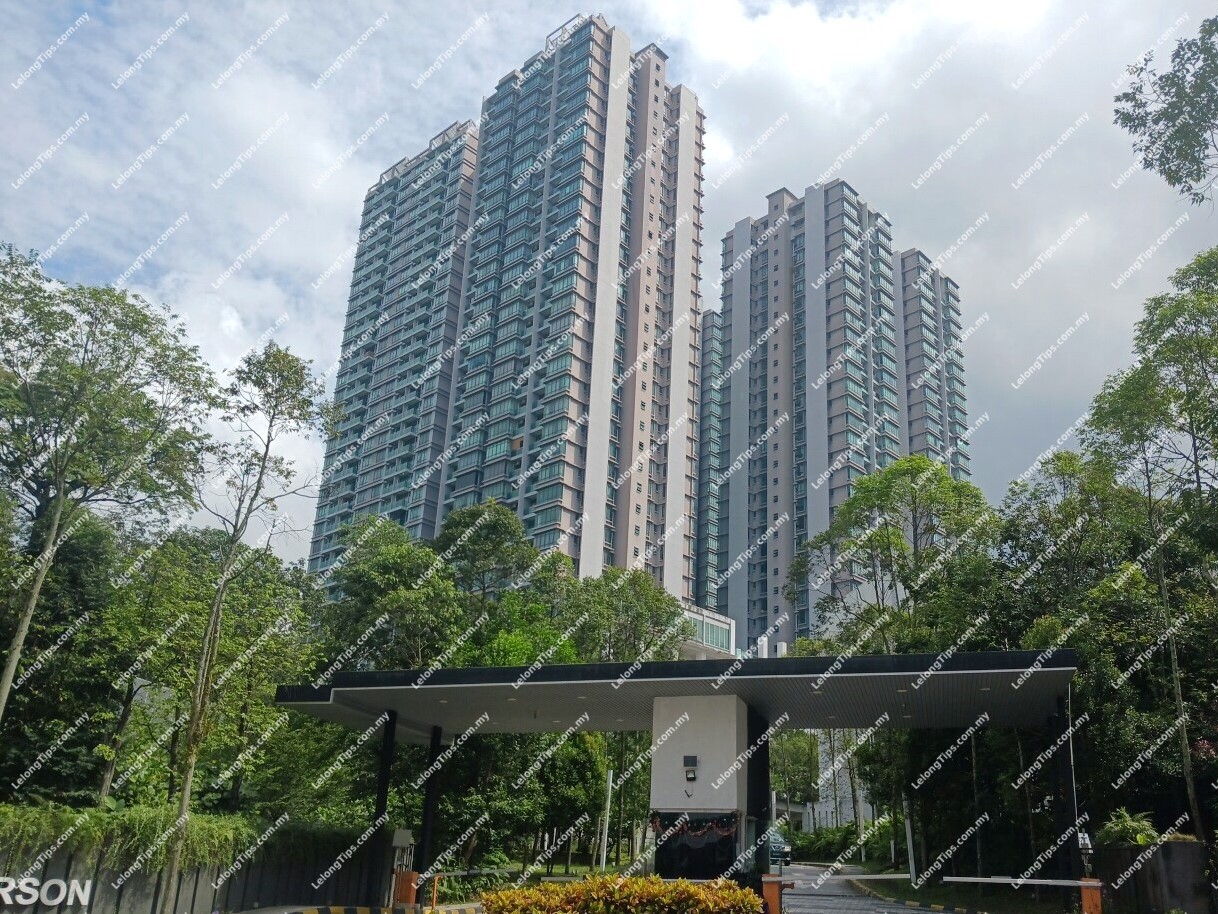Freehold 3 Bedroom The Sanderson Suites Condominium
