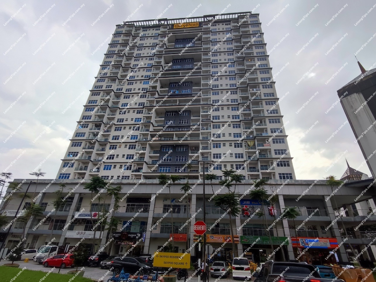 Freehold Skypod Residences Service Apartment [Building Facing Shop lot ...