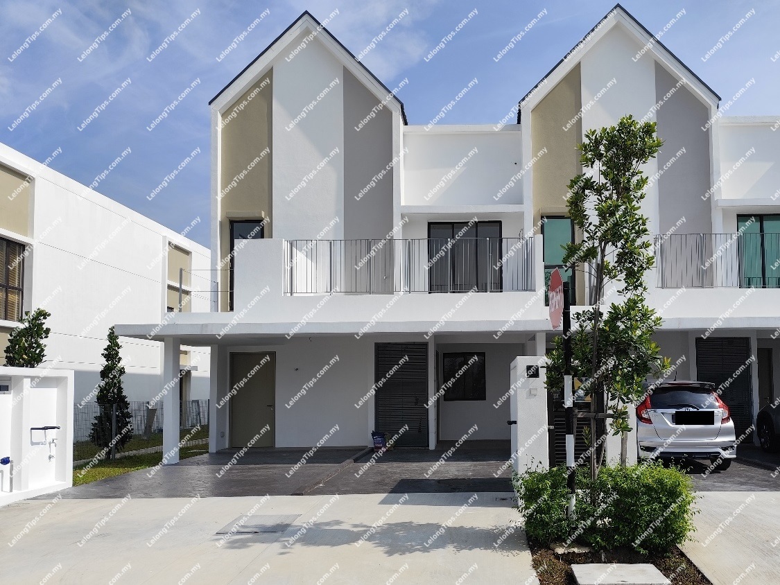 Town House, End Lot