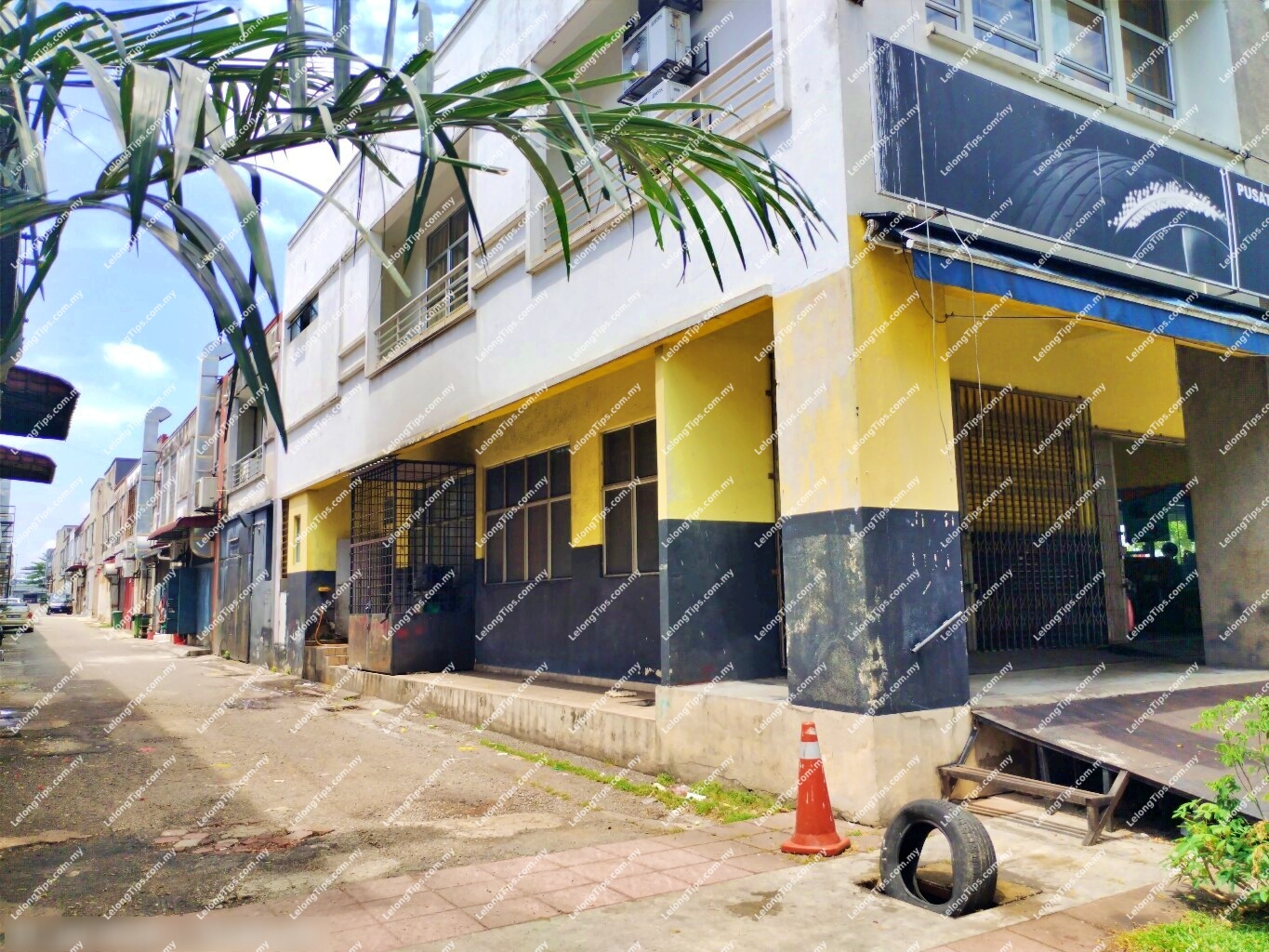 2 Storey Shop Office