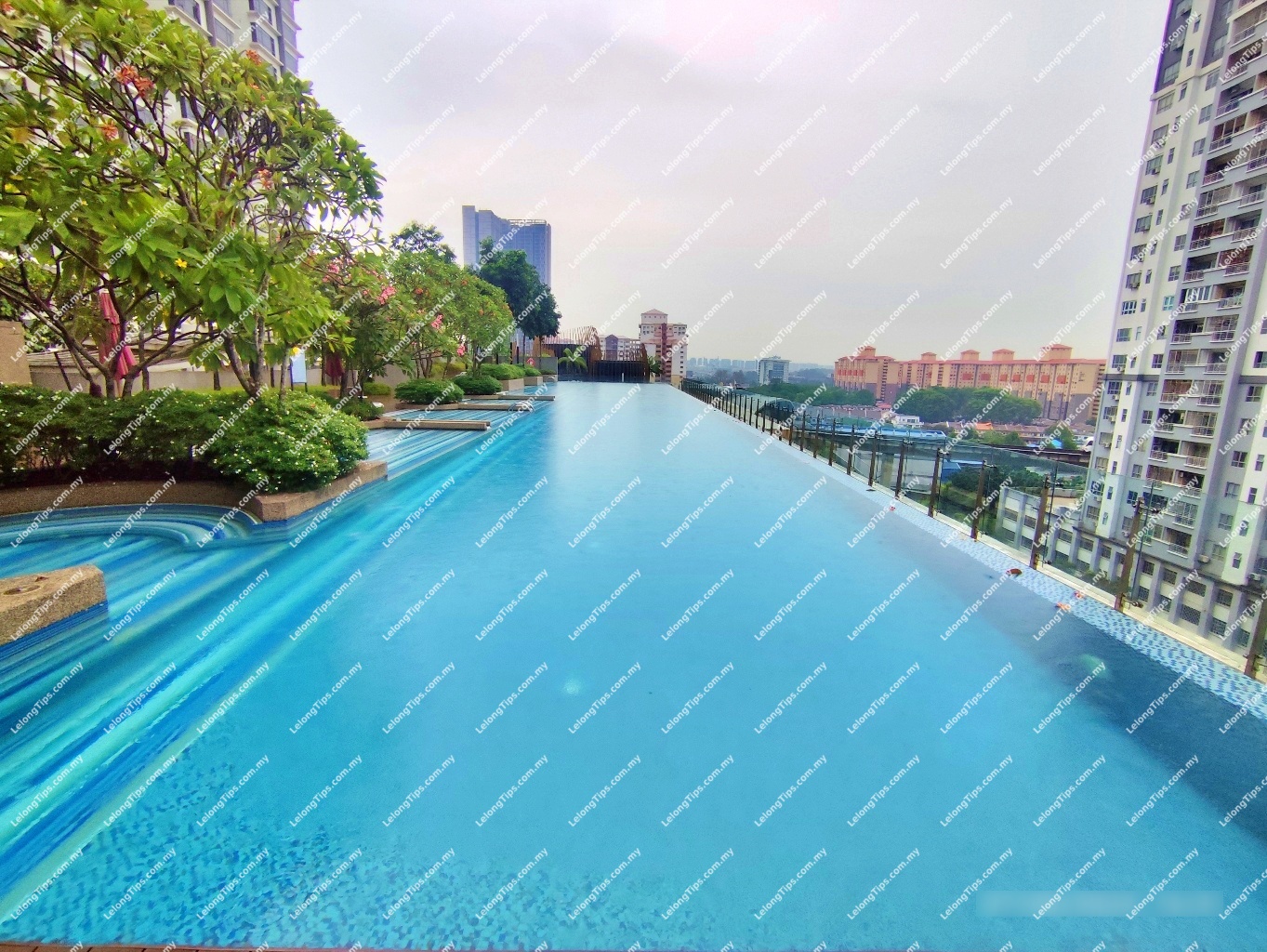 [Balcony Overlooking the Swimming Pool] SOHO [Linked Bridge to Lembah ...